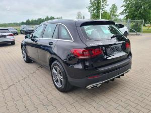 Melns Mercedes-Benz GLC 300 2021 Šauļi, ar dzinēja tilpumu 1.99 L un nobraukumu 80 tūkst. km par 35990 €, foto 6 vietnē AUTOMOTO.COM.LV