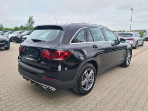 Melns Mercedes-Benz GLC 300 2021 Šauļi, ar dzinēja tilpumu 1.99 L un nobraukumu 80 tūkst. km par 35990 €, foto 8 vietnē AUTOMOTO.COM.LV