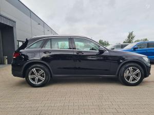 Melns Mercedes-Benz GLC 300 2021 Šauļi, ar dzinēja tilpumu 1.99 L un nobraukumu 80 tūkst. km par 35990 €, foto 9 vietnē AUTOMOTO.COM.LV