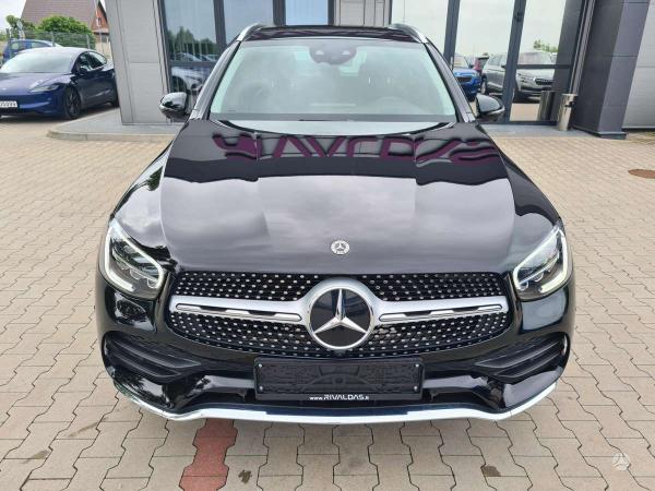 Black Mercedes-Benz GLC 300 2021 in Siauliai, with an engine capacity of 1.99 L and mileage of 80 thousand km for 35990 €, photo 9 on AUTOMOTO.COM.LV