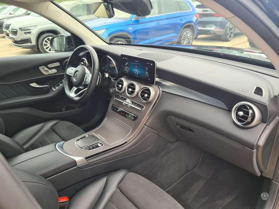 Melns Mercedes-Benz GLC 300 2021 Šauļi, ar dzinēja tilpumu 1.99 L un nobraukumu 80 tūkst. km par 35990 €, foto 14 vietnē AUTOMOTO.COM.LV
