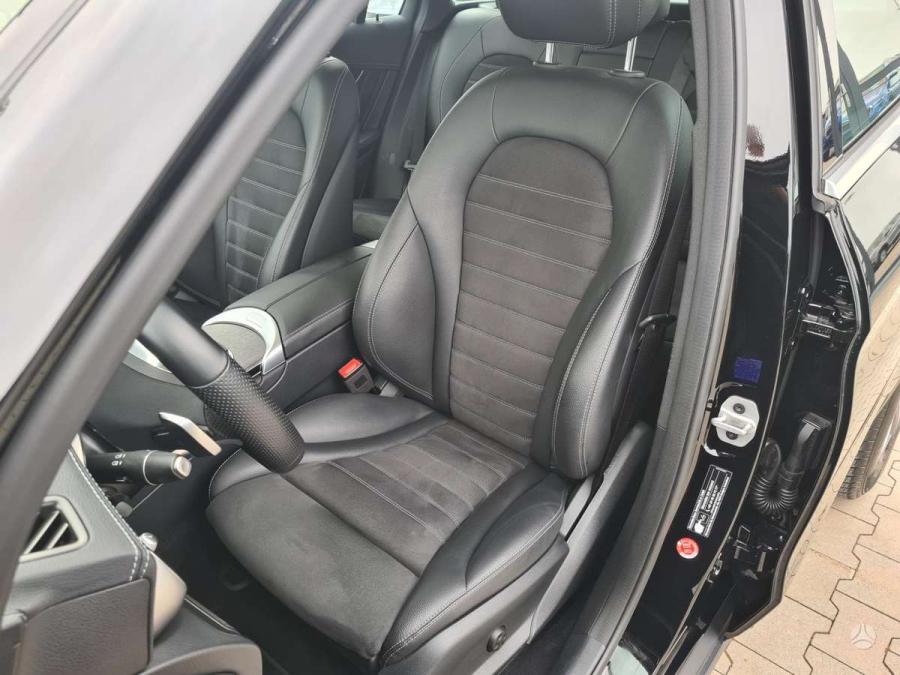 Melns Mercedes-Benz GLC 300 2021 Šauļi, ar dzinēja tilpumu 1.99 L un nobraukumu 80 tūkst. km par 35990 €, foto 16 vietnē AUTOMOTO.COM.LV