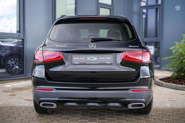 Black Mercedes-Benz GLC 300 2021 in Kaunas, with an engine capacity of 1.95 L and mileage of 77 thousand km for 33950 €, photo 9 on AUTOMOTO.COM.LV