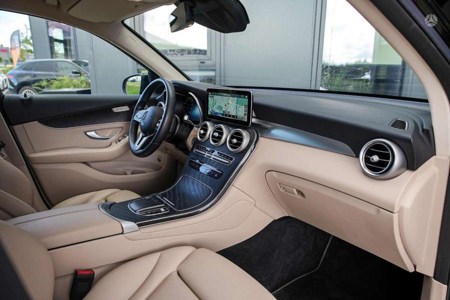Черный Мерседес GLC 300 2021 в Каунас, объемом двигателя 1.95 л и пробегом 77 тыс. км за 33950 €, фото 29 на AUTOMOTO.COM.LV