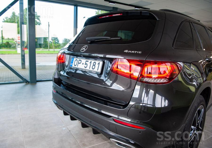 Black Mercedes-Benz GLC 300 2021 in Cesis, with an engine capacity of 2.00 L and mileage of 93 thousand km for 32900 €, photo 7 on AUTOMOTO.COM.LV