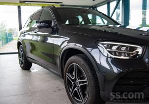 Black Mercedes-Benz GLC 300 2021 in Cesis, with an engine capacity of 2.00 L and mileage of 93 thousand km for 32900 €, photo 8 on AUTOMOTO.COM.LV