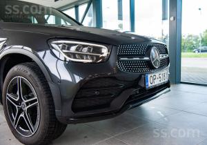 Black Mercedes-Benz GLC 300 2021 in Cesis, with an engine capacity of 2.00 L and mileage of 93 thousand km for 32900 €, photo 9 on AUTOMOTO.COM.LV