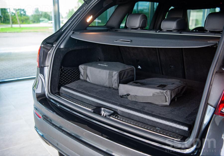 Black Mercedes-Benz GLC 300 2021 in Cesis, with an engine capacity of 2.00 L and mileage of 93 thousand km for 32900 €, photo 12 on AUTOMOTO.COM.LV