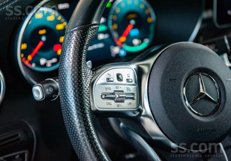 Black Mercedes-Benz GLC 300 2021 in Cesis, with an engine capacity of 2.00 L and mileage of 93 thousand km for 32900 €, photo 15 on AUTOMOTO.COM.LV