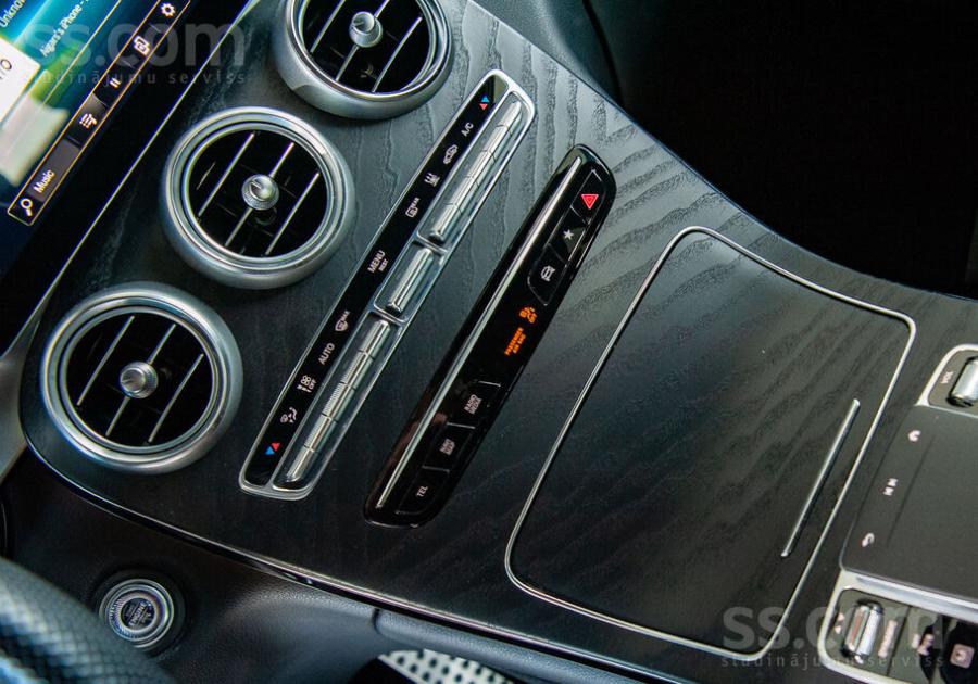 Black Mercedes-Benz GLC 300 2021 in Cesis, with an engine capacity of 2.00 L and mileage of 93 thousand km for 32900 €, photo 18 on AUTOMOTO.COM.LV