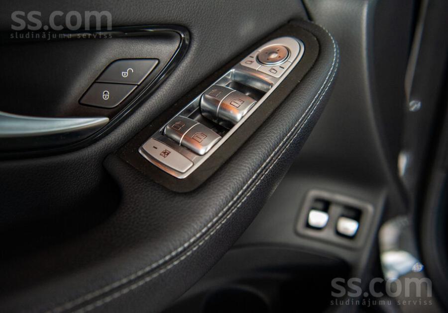 Black Mercedes-Benz GLC 300 2021 in Cesis, with an engine capacity of 2.00 L and mileage of 93 thousand km for 32900 €, photo 21 on AUTOMOTO.COM.LV