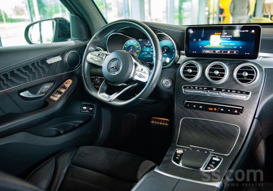 Black Mercedes-Benz GLC 300 2021 in Cesis, with an engine capacity of 2.00 L and mileage of 93 thousand km for 32900 €, photo 23 on AUTOMOTO.COM.LV