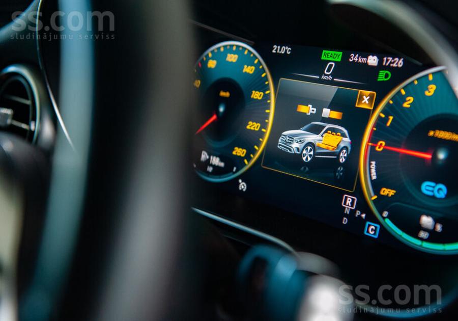 Black Mercedes-Benz GLC 300 2021 in Cesis, with an engine capacity of 2.00 L and mileage of 93 thousand km for 32900 €, photo 28 on AUTOMOTO.COM.LV