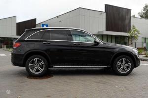 Черный Мерседес GLC 300 2021 в Вильнюс, объемом двигателя 1.99 л и пробегом 38 тыс. км за 27800 €, фото 4 на AUTOMOTO.COM.LV