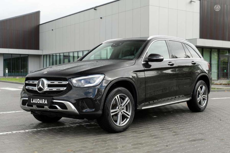 Черный Мерседес GLC 300 2021 в Вильнюс, объемом двигателя 1.99 л и пробегом 38 тыс. км за 27800 €, фото 10 на AUTOMOTO.COM.LV