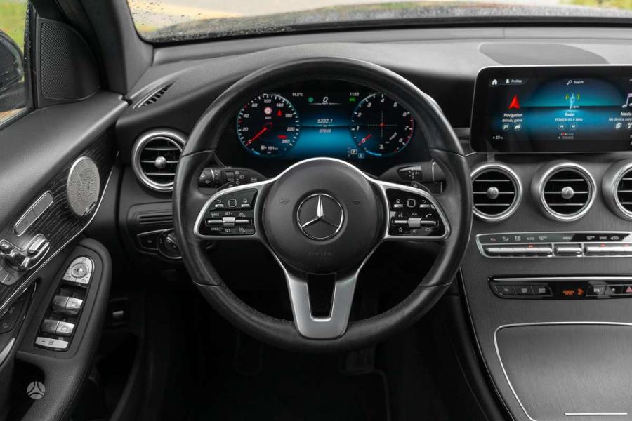 Черный Мерседес GLC 300 2021 в Вильнюс, объемом двигателя 1.99 л и пробегом 38 тыс. км за 27800 €, фото 19 на AUTOMOTO.COM.LV