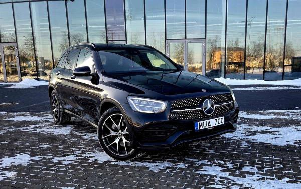 Melns Mercedes-Benz GLC 300 2022 Šauļi, ar dzinēja tilpumu 1.95 L un nobraukumu 63 tūkst. km par 39500 €, foto 1 vietnē AUTOMOTO.COM.LV