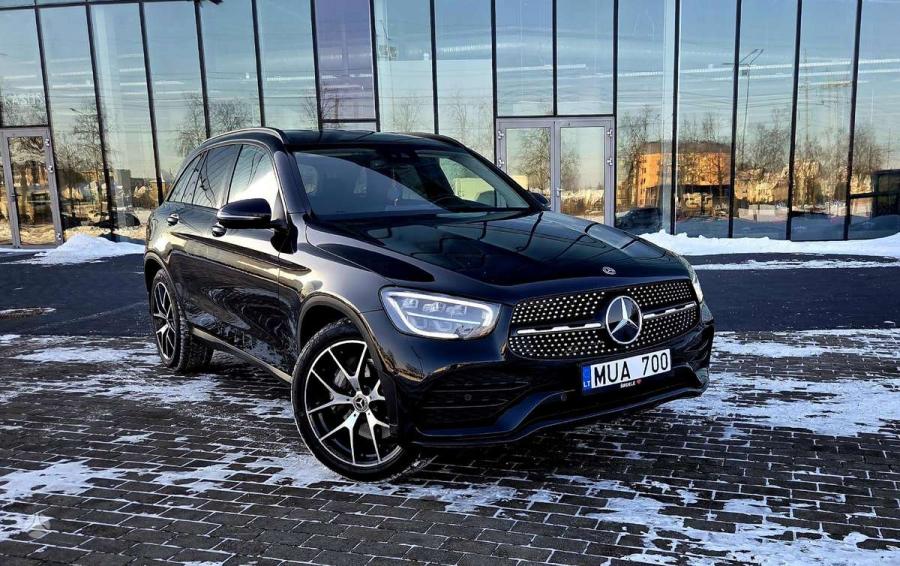Melns Mercedes-Benz GLC 300 2022 Šauļi, ar dzinēja tilpumu 1.95 L un nobraukumu 63 tūkst. km par 39500 €, foto 1 vietnē AUTOMOTO.COM.LV