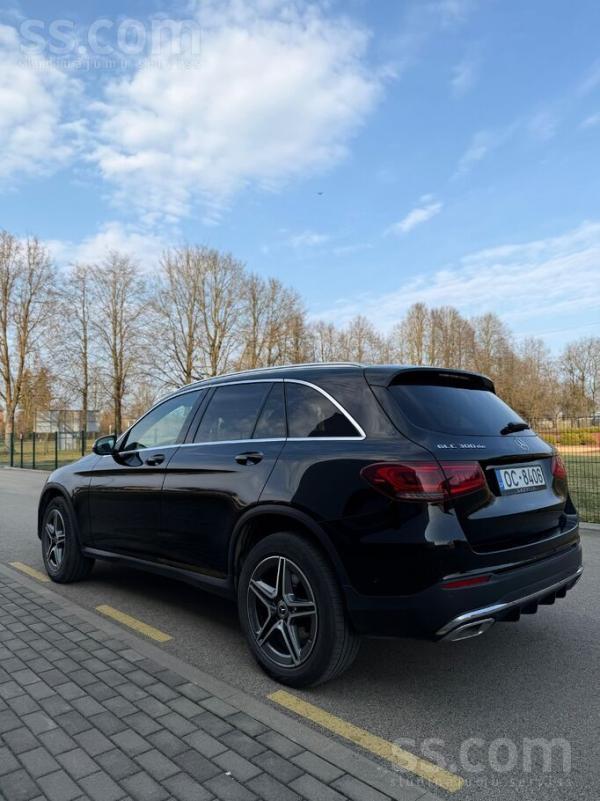 Black Mercedes-Benz GLC 300 2022 in Jekabpils, with an engine capacity of 2.00 L and mileage of 210 thousand km for 28000 €, photo 1 on AUTOMOTO.COM.LV