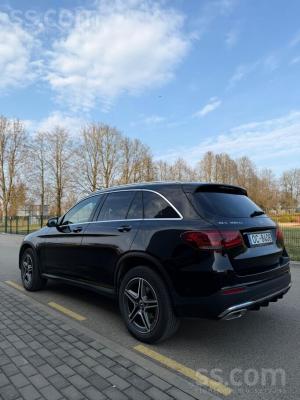 Melns Mercedes-Benz GLC 300 2022 Jēkabpils, ar dzinēja tilpumu 2.00 L un nobraukumu 210 tūkst. km par 28000 €, foto  vietnē AUTOMOTO.COM.LV