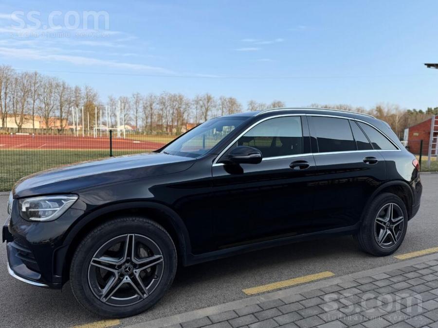 Черный Мерседес GLC 300 2022 в Екабпилс, объемом двигателя 2.00 л и пробегом 210 тыс. км за 28000 €, фото 4 на AUTOMOTO.COM.LV