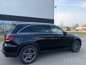 Черный Мерседес GLC 300 2022 в Екабпилс, объемом двигателя 2.00 л и пробегом 210 тыс. км за 28000 €, фото 8 на AUTOMOTO.COM.LV