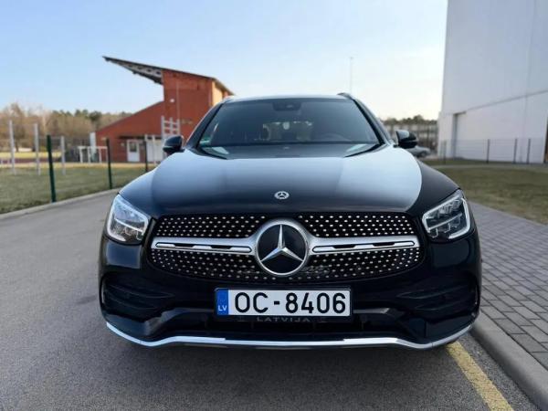 Black Mercedes-Benz GLC 300 2022 in Jekabpils, with an engine capacity of 2.00 L and mileage of 210 thousand km for 28000 €, photo 4 on AUTOMOTO.COM.LV