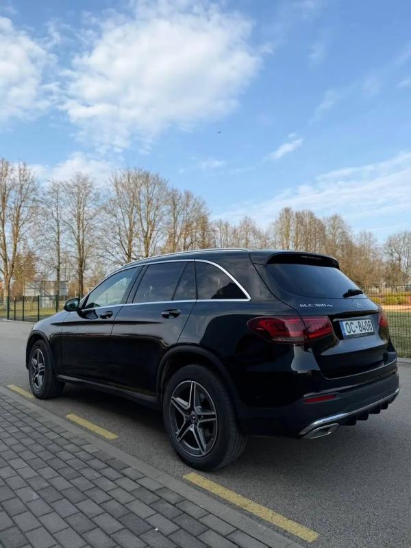 Black Mercedes-Benz GLC 300 2022 in Jekabpils, with an engine capacity of 2.00 L and mileage of 210 thousand km for 28000 €, photo 6 on AUTOMOTO.COM.LV