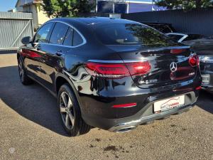 Melns Mercedes-Benz GLC 300 2022 Viļņa, ar dzinēja tilpumu 1.99 L un nobraukumu 71 tūkst. km par 30000 €, foto 5 vietnē AUTOMOTO.COM.LV