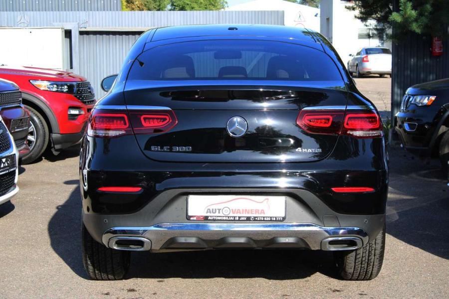 Melns Mercedes-Benz GLC 300 2022 Viļņa, ar dzinēja tilpumu 1.99 L un nobraukumu 71 tūkst. km par 30000 €, foto 6 vietnē AUTOMOTO.COM.LV