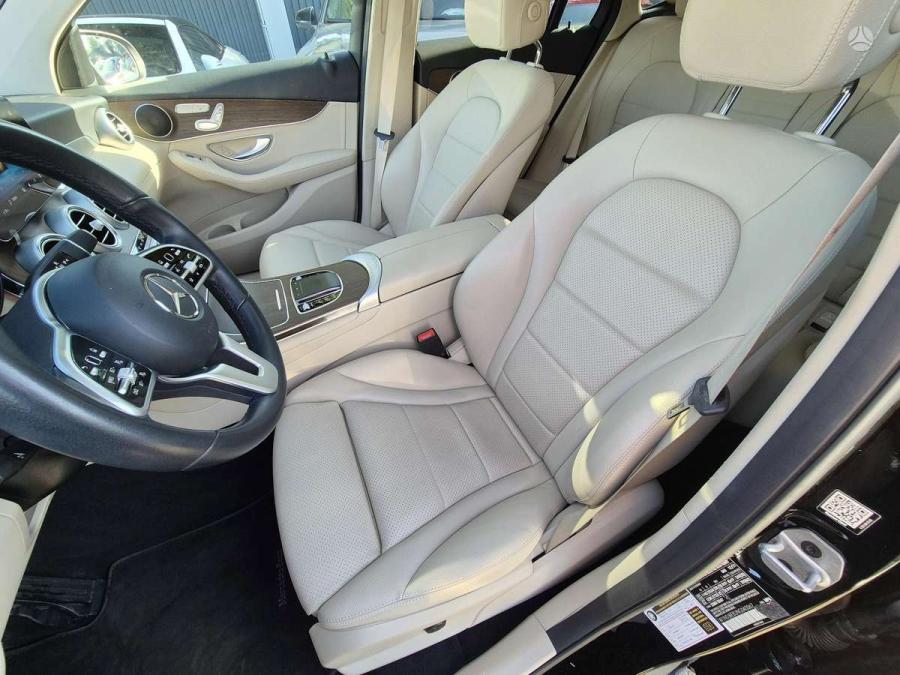 Melns Mercedes-Benz GLC 300 2022 Viļņa, ar dzinēja tilpumu 1.99 L un nobraukumu 71 tūkst. km par 30000 €, foto 9 vietnē AUTOMOTO.COM.LV