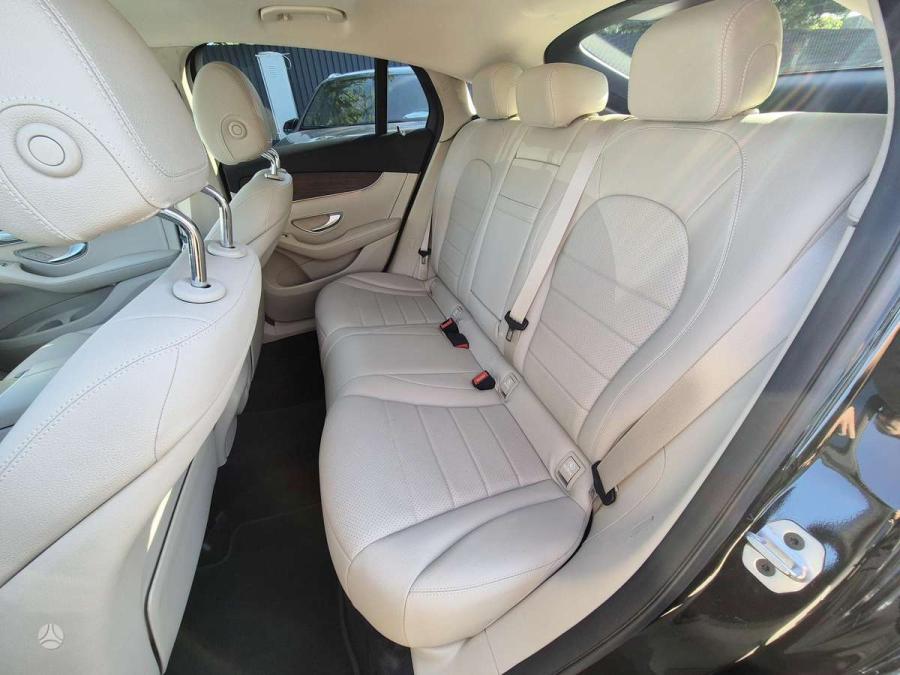 Melns Mercedes-Benz GLC 300 2022 Viļņa, ar dzinēja tilpumu 1.99 L un nobraukumu 71 tūkst. km par 30000 €, foto 10 vietnē AUTOMOTO.COM.LV