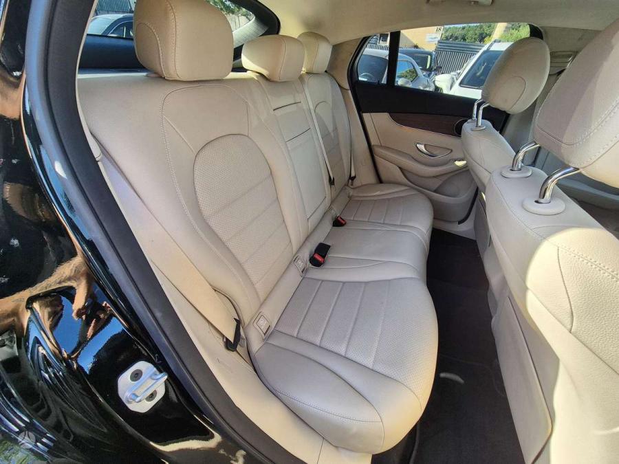Melns Mercedes-Benz GLC 300 2022 Viļņa, ar dzinēja tilpumu 1.99 L un nobraukumu 71 tūkst. km par 30000 €, foto 11 vietnē AUTOMOTO.COM.LV
