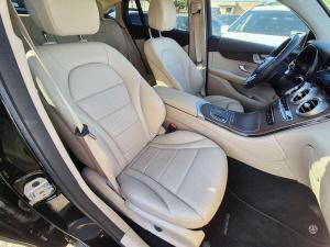 Melns Mercedes-Benz GLC 300 2022 Viļņa, ar dzinēja tilpumu 1.99 L un nobraukumu 71 tūkst. km par 30000 €, foto 12 vietnē AUTOMOTO.COM.LV