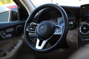 Melns Mercedes-Benz GLC 300 2022 Viļņa, ar dzinēja tilpumu 1.99 L un nobraukumu 71 tūkst. km par 30000 €, foto 16 vietnē AUTOMOTO.COM.LV
