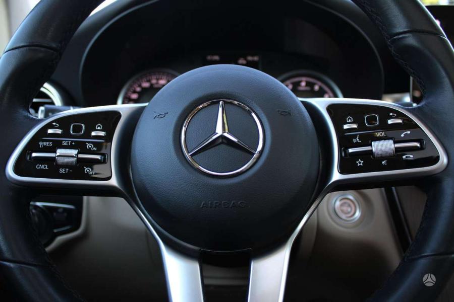 Melns Mercedes-Benz GLC 300 2022 Viļņa, ar dzinēja tilpumu 1.99 L un nobraukumu 71 tūkst. km par 30000 €, foto 17 vietnē AUTOMOTO.COM.LV