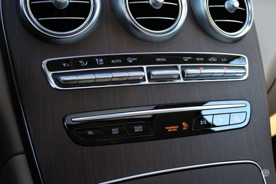 Melns Mercedes-Benz GLC 300 2022 Viļņa, ar dzinēja tilpumu 1.99 L un nobraukumu 71 tūkst. km par 30000 €, foto 23 vietnē AUTOMOTO.COM.LV