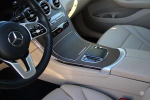 Melns Mercedes-Benz GLC 300 2022 Viļņa, ar dzinēja tilpumu 1.99 L un nobraukumu 71 tūkst. km par 30000 €, foto 24 vietnē AUTOMOTO.COM.LV