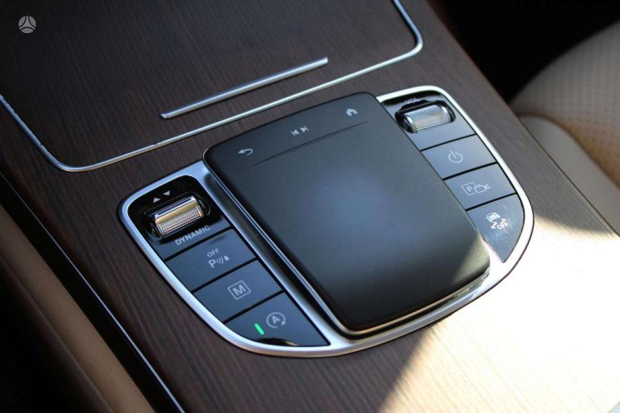 Melns Mercedes-Benz GLC 300 2022 Viļņa, ar dzinēja tilpumu 1.99 L un nobraukumu 71 tūkst. km par 30000 €, foto 25 vietnē AUTOMOTO.COM.LV