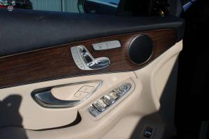Melns Mercedes-Benz GLC 300 2022 Viļņa, ar dzinēja tilpumu 1.99 L un nobraukumu 71 tūkst. km par 30000 €, foto 26 vietnē AUTOMOTO.COM.LV
