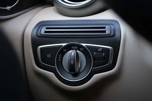 Melns Mercedes-Benz GLC 300 2022 Viļņa, ar dzinēja tilpumu 1.99 L un nobraukumu 71 tūkst. km par 30000 €, foto 27 vietnē AUTOMOTO.COM.LV
