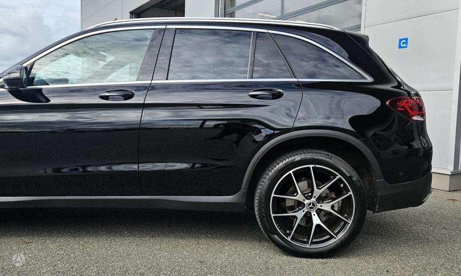 Melns Mercedes-Benz GLC 300 2022 Klaipėda, ar dzinēja tilpumu 1.95 L un nobraukumu 159 tūkst. km par 33900 €, foto 12 vietnē AUTOMOTO.COM.LV