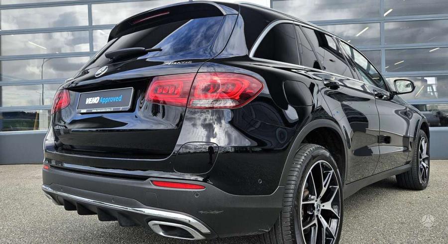 Melns Mercedes-Benz GLC 300 2022 Klaipėda, ar dzinēja tilpumu 1.95 L un nobraukumu 159 tūkst. km par 33900 €, foto 14 vietnē AUTOMOTO.COM.LV