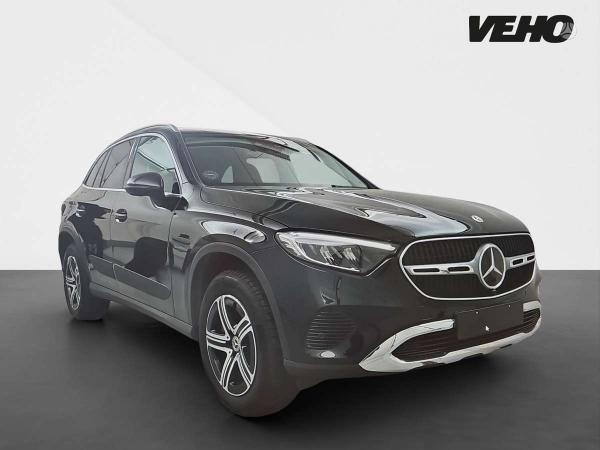 Black Mercedes-Benz GLC 300 2023 in Klaipeda, with an engine capacity of 2.00 L and mileage of 58 thousand km for 51500 €, photo 3 on AUTOMOTO.COM.LV