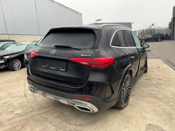 Black Mercedes-Benz GLC 300 2023 in Panevezys, with an engine capacity of 2.00 L and mileage of 80 thousand km for 21000 €, photo 8 on AUTOMOTO.COM.LV