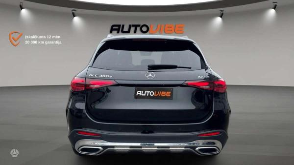 Melns Mercedes-Benz GLC 300 2023 Viļņa, ar dzinēja tilpumu 2.00 L un nobraukumu 157 tūkst. km par 43989 €, foto 5 vietnē AUTOMOTO.COM.LV