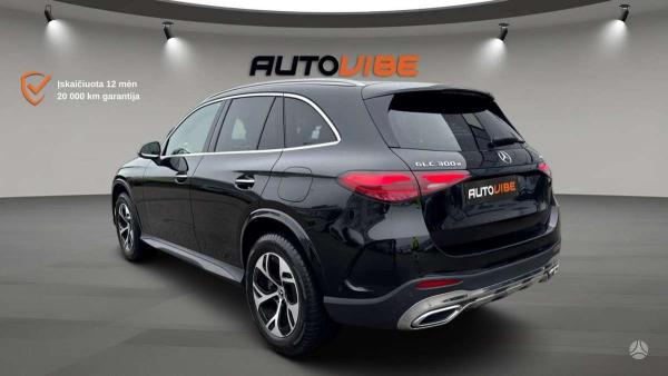 Melns Mercedes-Benz GLC 300 2023 Viļņa, ar dzinēja tilpumu 2.00 L un nobraukumu 157 tūkst. km par 43989 €, foto 6 vietnē AUTOMOTO.COM.LV