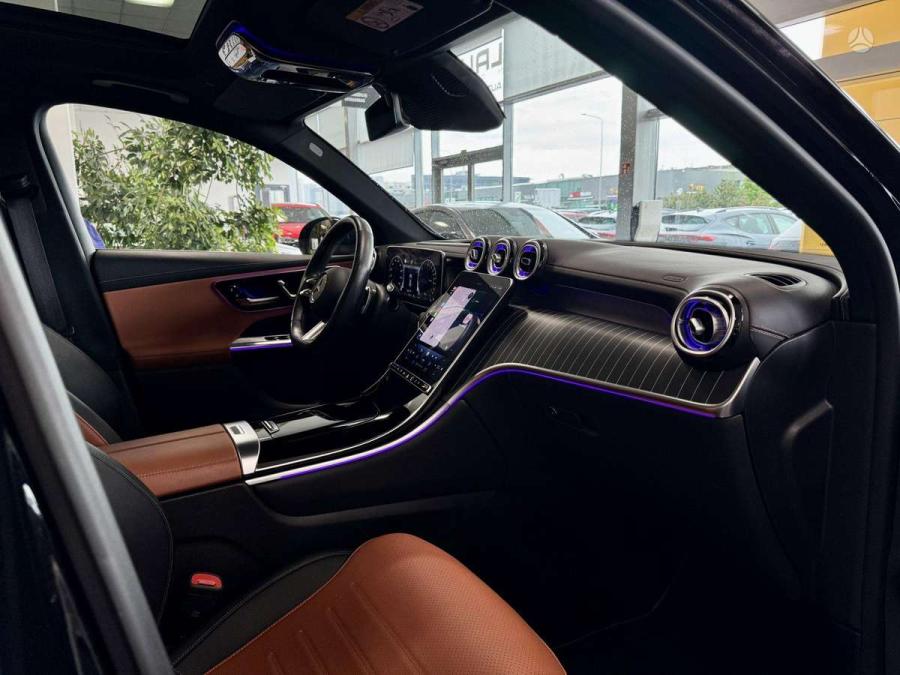 Melns Mercedes-Benz GLC 300 2023 Viļņa, ar dzinēja tilpumu 2.00 L un nobraukumu 157 tūkst. km par 43989 €, foto 28 vietnē AUTOMOTO.COM.LV
