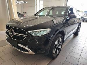 Melns Mercedes-Benz GLC 300 2023 Viļņa, ar dzinēja tilpumu 2.00 L un nobraukumu 110 tūkst. km par 42666 €, foto  vietnē AUTOMOTO.COM.LV