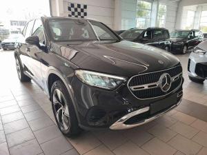 Melns Mercedes-Benz GLC 300 2023 Viļņa, ar dzinēja tilpumu 2.00 L un nobraukumu 110 tūkst. km par 42666 €, foto 3 vietnē AUTOMOTO.COM.LV
